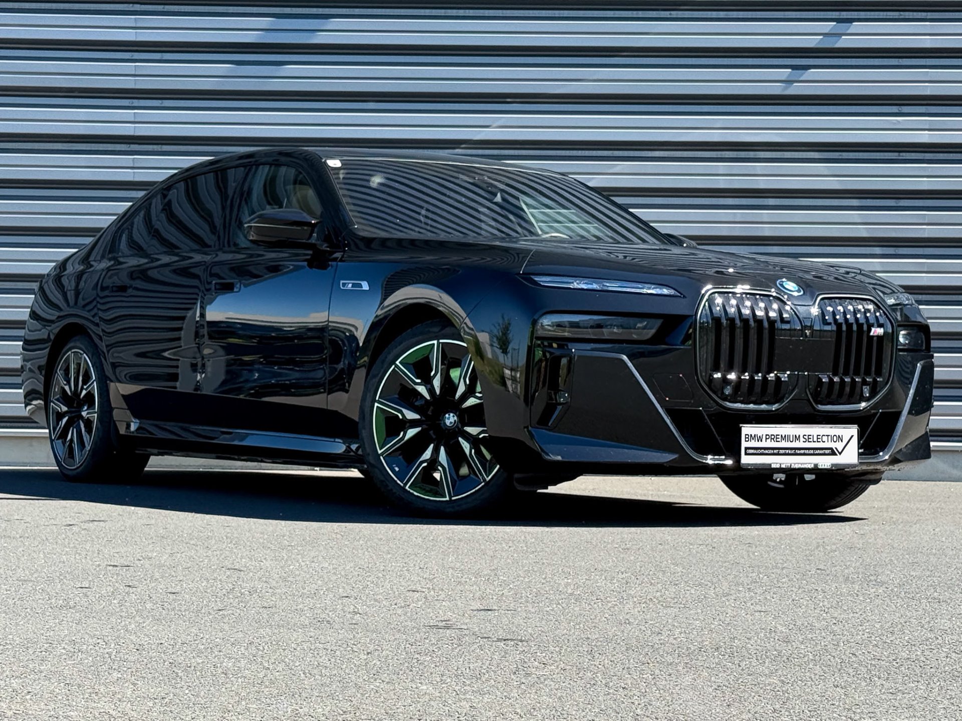 BMW M760e xDrive Limousine - Gady Family